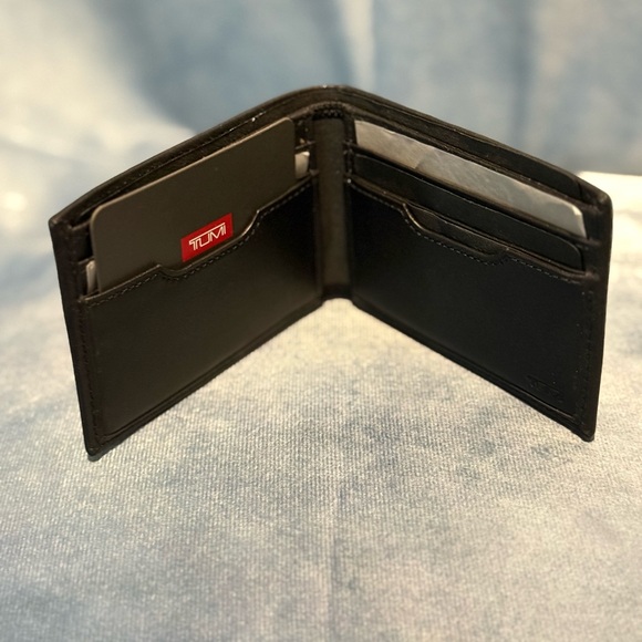 Tumi | Accessories | Tumi Black Leather Wallet | Poshmark